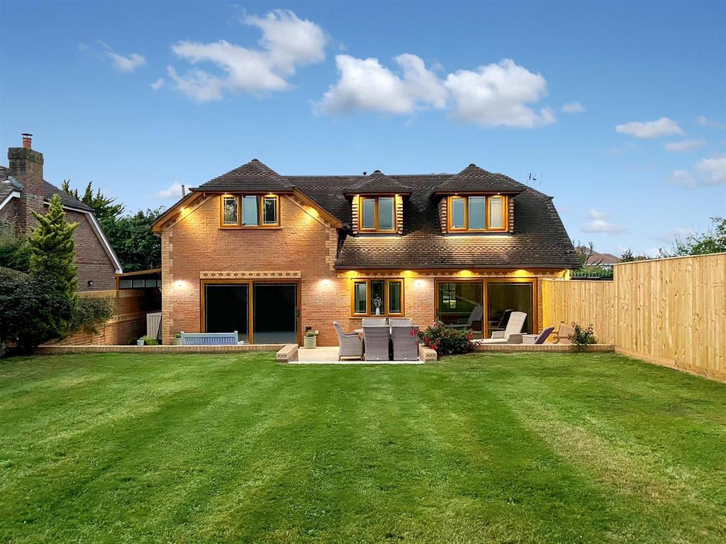 Cleeves Court, Court Farm Road... 4 bed detached house for sale - £795,000