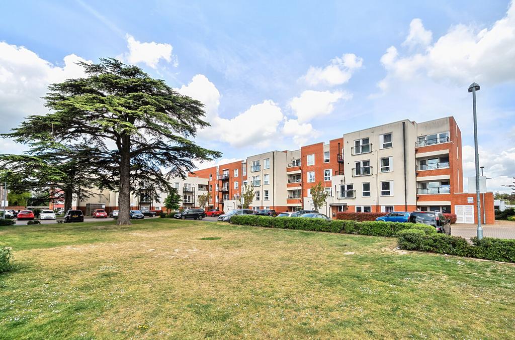 Magnolia House, Spelthorne Grove... 2 bed apartment for sale - £162,250