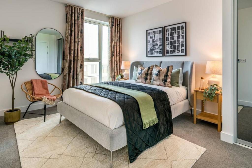 Lampton Parkside, Hounslow TW3 3 bed flat - £675,000
