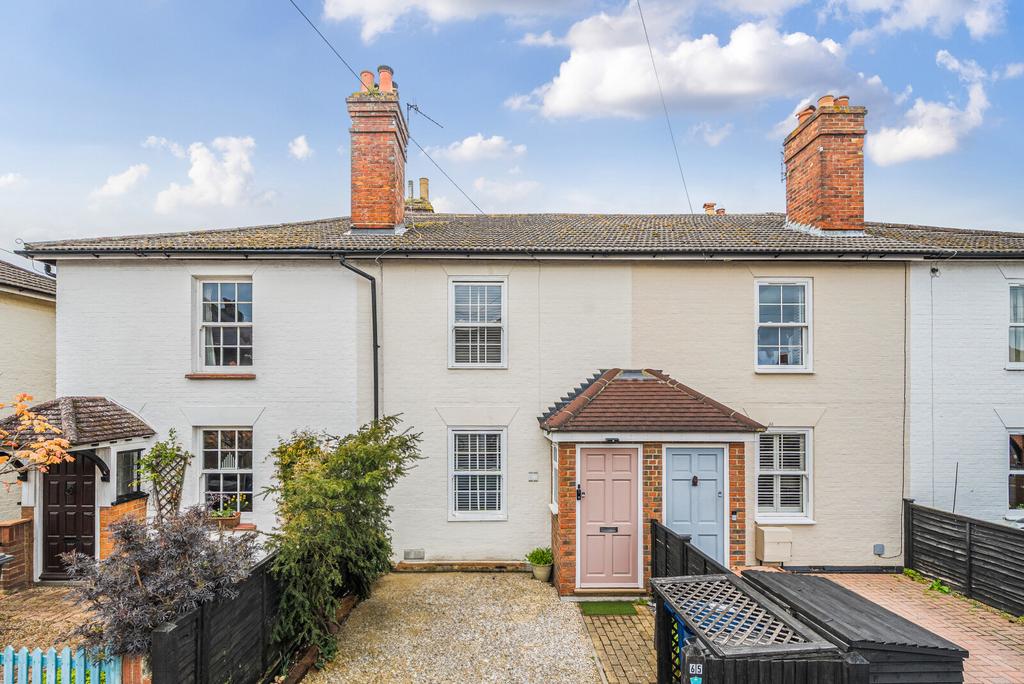 Fern Road, Farncombe, Godalming, GU7 3 bed terraced house - £515,000