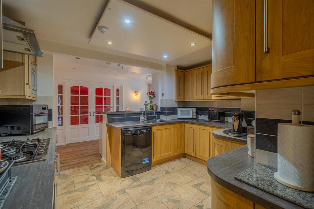 Nevern Walk, Cwmbran NP44 3 bed end of terrace house - £230,000