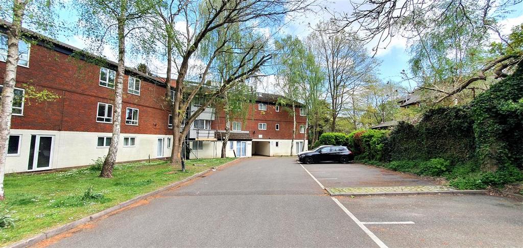 Mount Lane, Bracknell 1 bed apartment - £995 pcm (£230 pw)