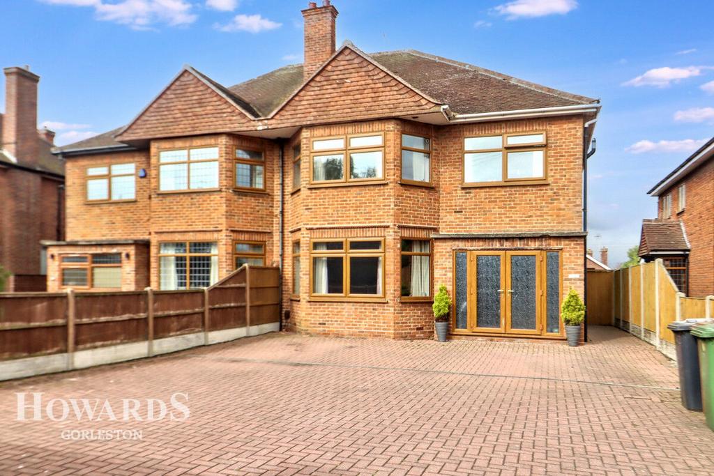 Lowestoft Road, Gorleston 4 bed semi-detached house for sale - £350,000