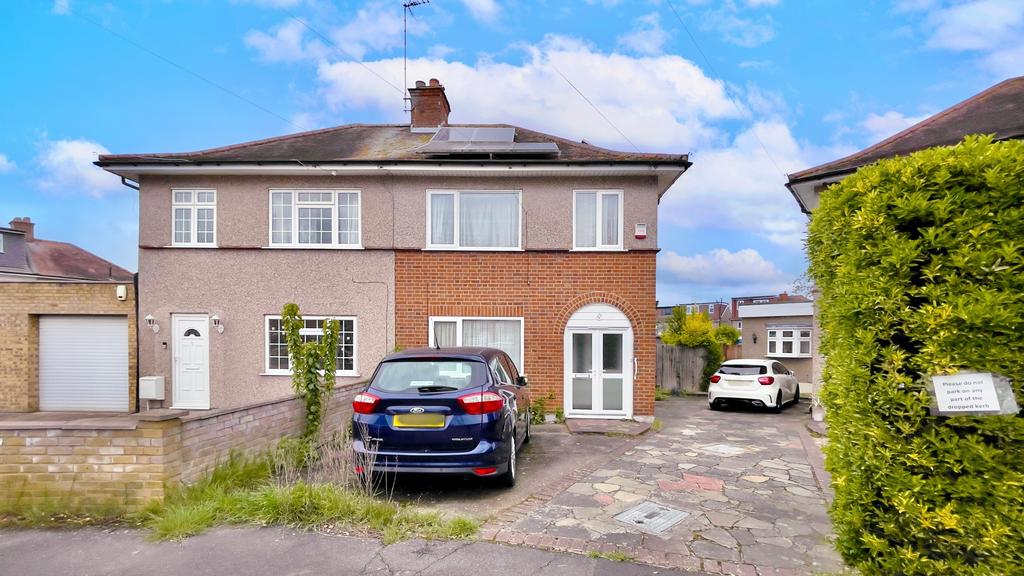 Dorset Close, Hayes UB4 3 bed semi-detached house for sale - £535,000