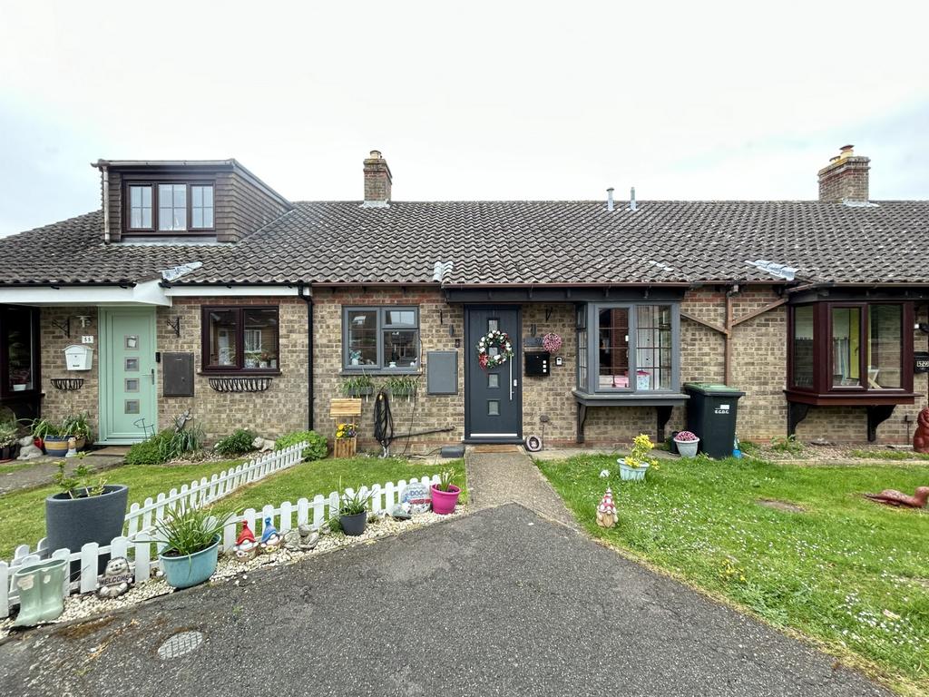 Bell Gardens, Haddenham, Ely... 2 bed bungalow - £235,000