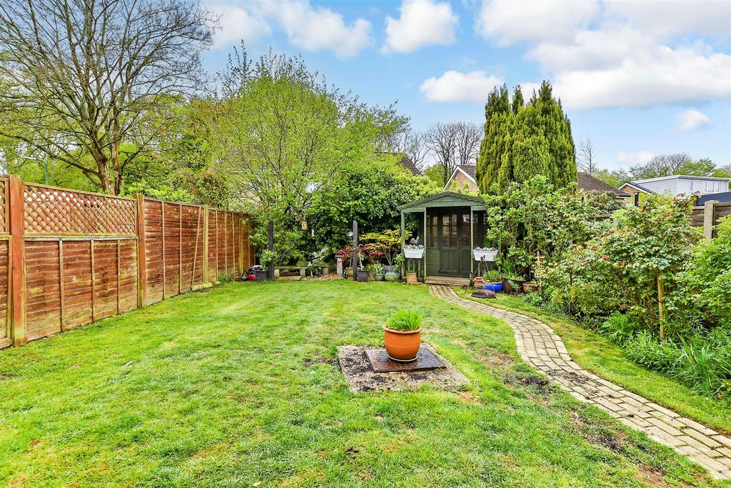 Kennington Close, Maidstone ME15 3 bed semi-detached house - £231,000
