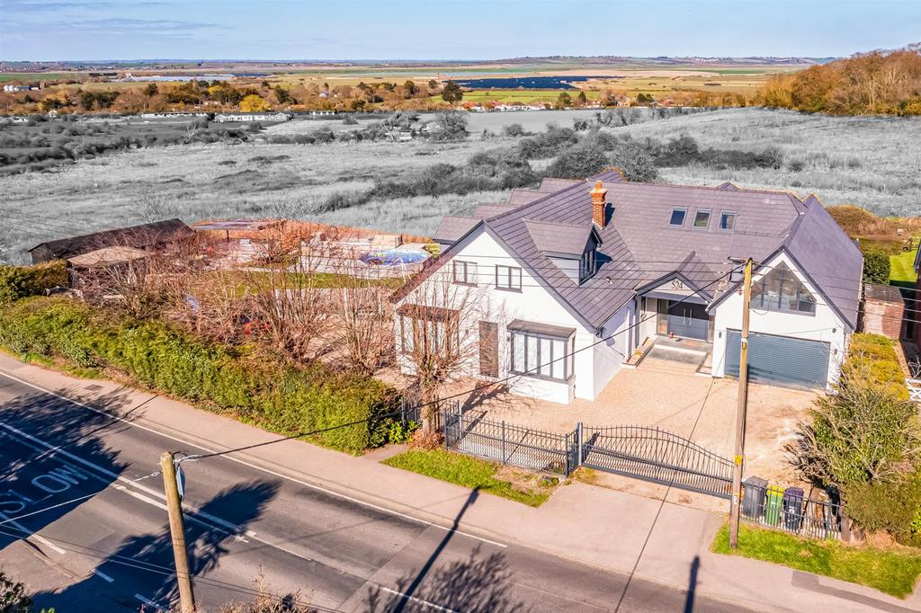Ashingdon Road, Rochford SS4 6 bed detached house for sale - £1,400,000