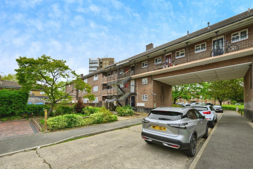 Quarry Spring, Harlow CM20 1 bed apartment - £150,000