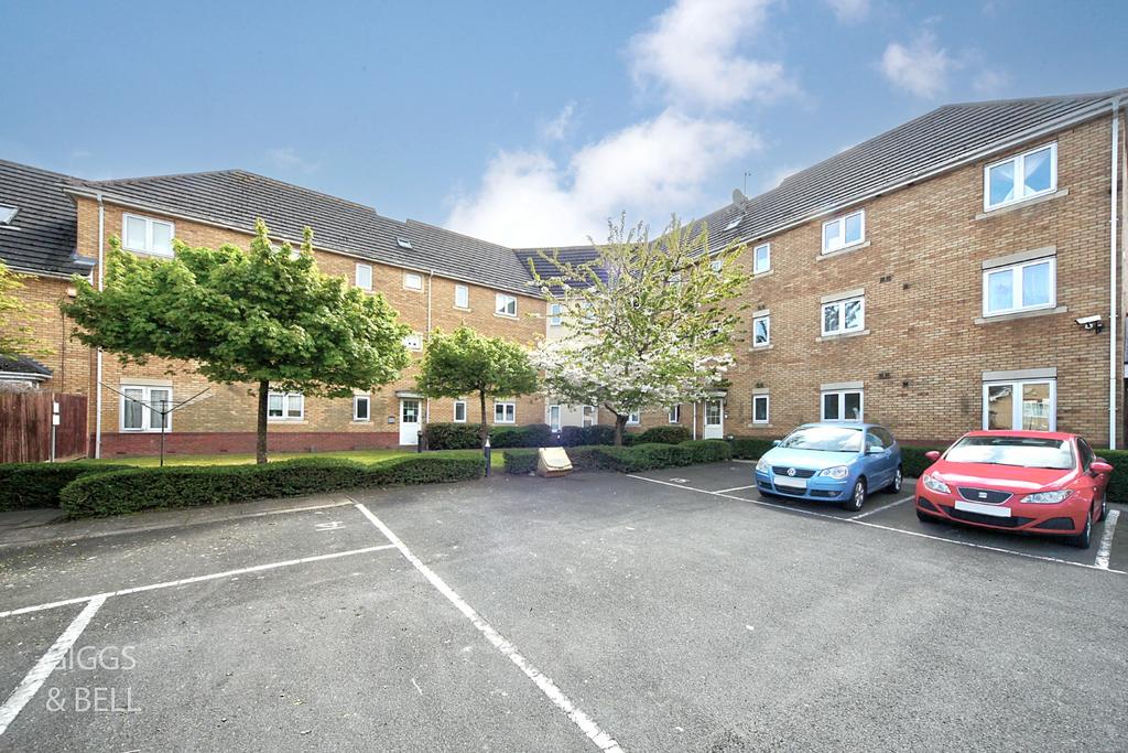 Morgan Close, Luton, Bedfordshire, LU4 2 bed apartment - £190,000
