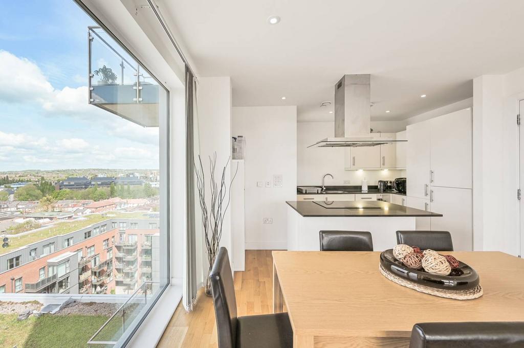 Zenith Close, Colindale, London, NW9 2 bed flat for sale - £455,000