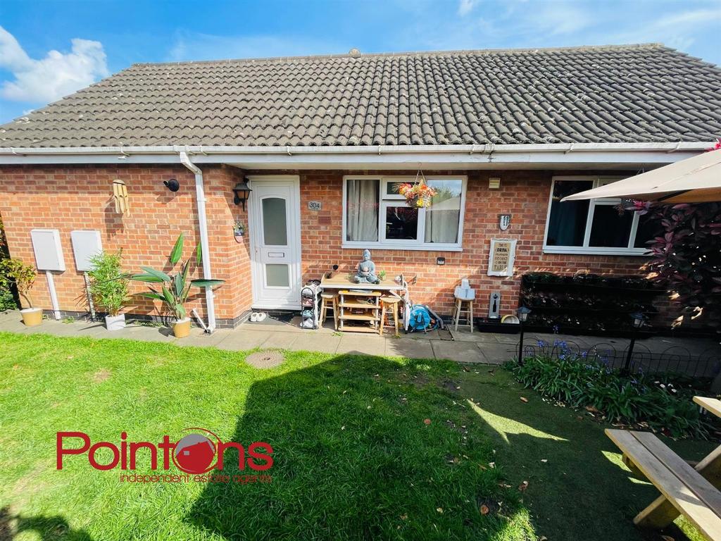 Tuttle Hill, Nuneaton, CV10 0HS 2 bed bungalow - £180,000