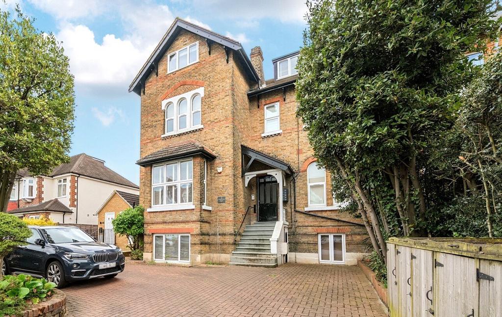 Gloucester Road, Teddington, TW11 2 bed flat for sale - £459,950