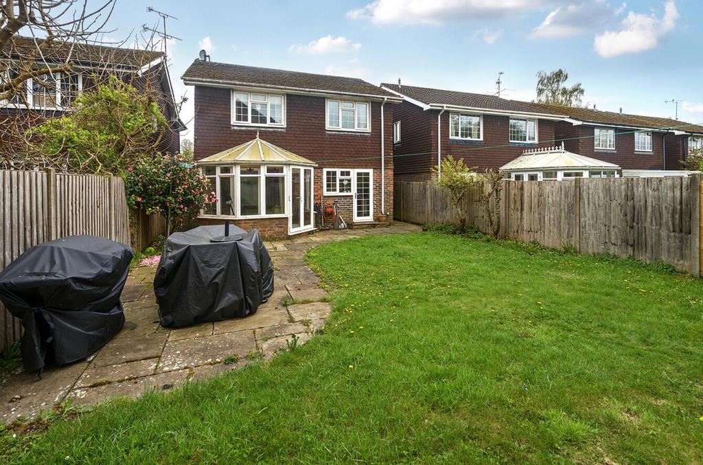 Rowan Tree Close, Liss, GU33 4 bed detached house - £600,000