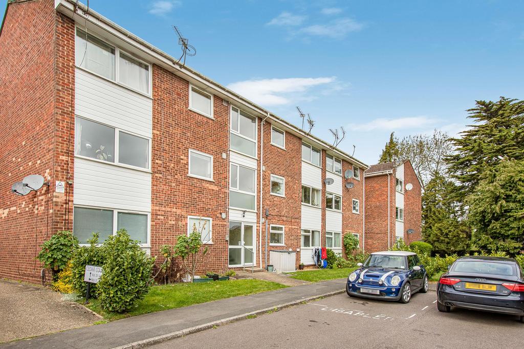 Cedar Court, St Albans, AL4 2 bed flat for sale - £275,000