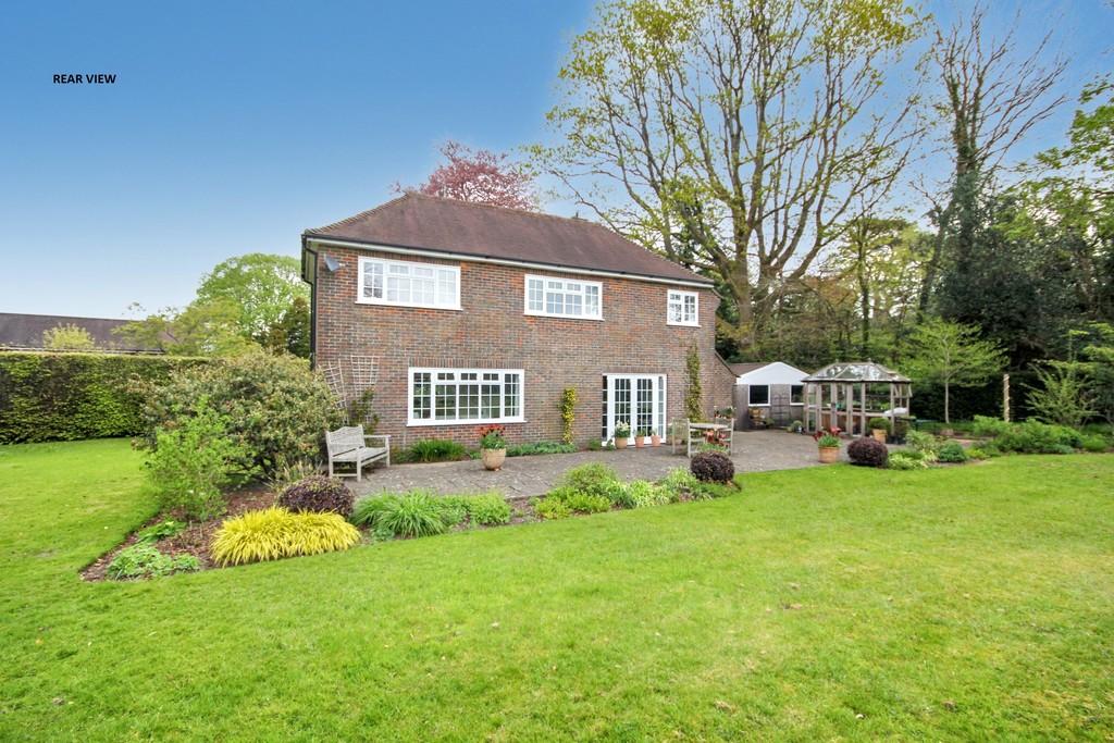 Beacon Road West, Crowborough 5 bed detached house - £925,000