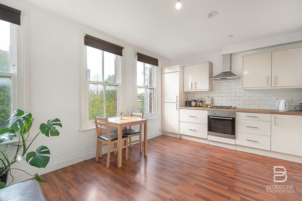 Coldharbour Lane, Camberwell 3 bed apartment to rent - £2,599 pcm (£600 pw)