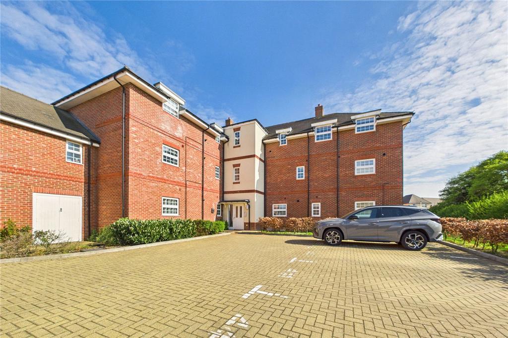 Hayes Drive, Three Mile Cross... 1 bed apartment to rent - £1,200 pcm ...