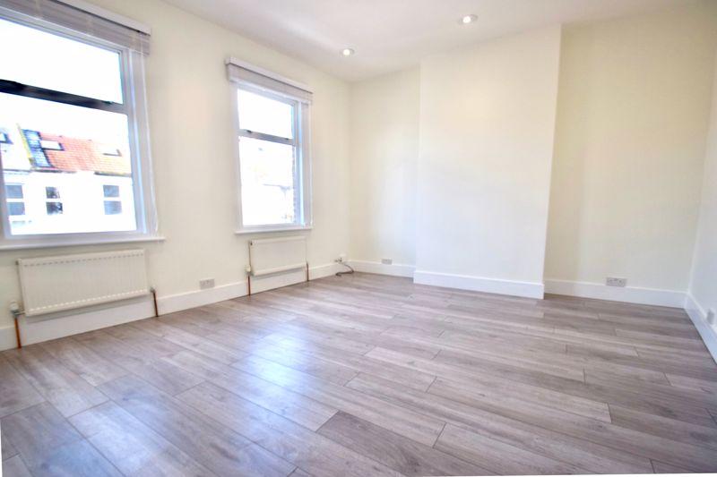 Haydons Road, London SW19 2 bed flat to rent - £1,995 pcm (£460 pw)