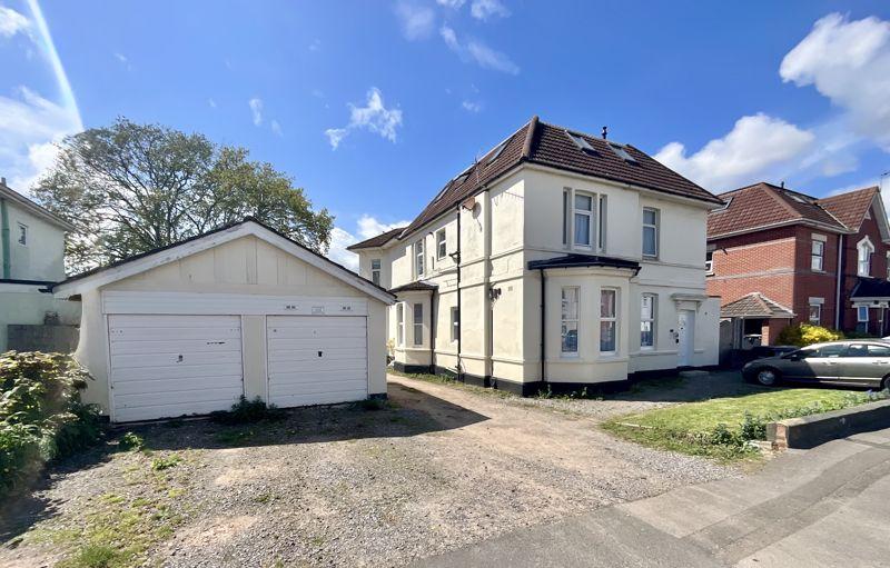 23 Hamilton Road, Bournemouth 2 bed apartment - £210,000