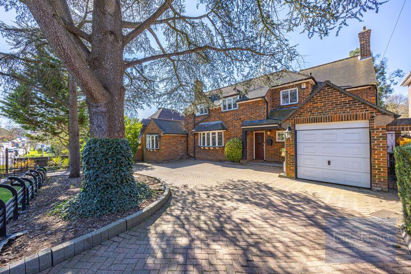 High Road, Chigwell IG7 4 bed detached house for sale - £1,725,000