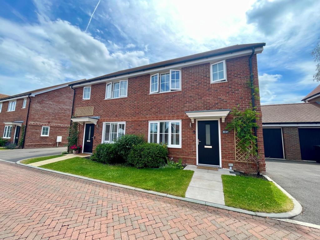 Lamble Walk, Wantage OX12 3 bed semi-detached house - £415,000