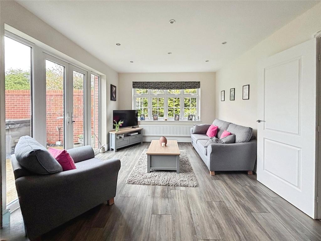 Bramling Way, Rainham ME8 4 bed detached house for sale - £525,000