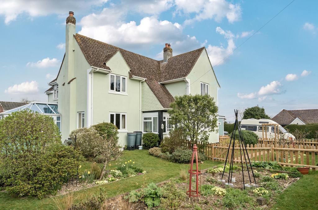 Letton Close, Blandford Forum... 4 bed detached house for sale - £595,000