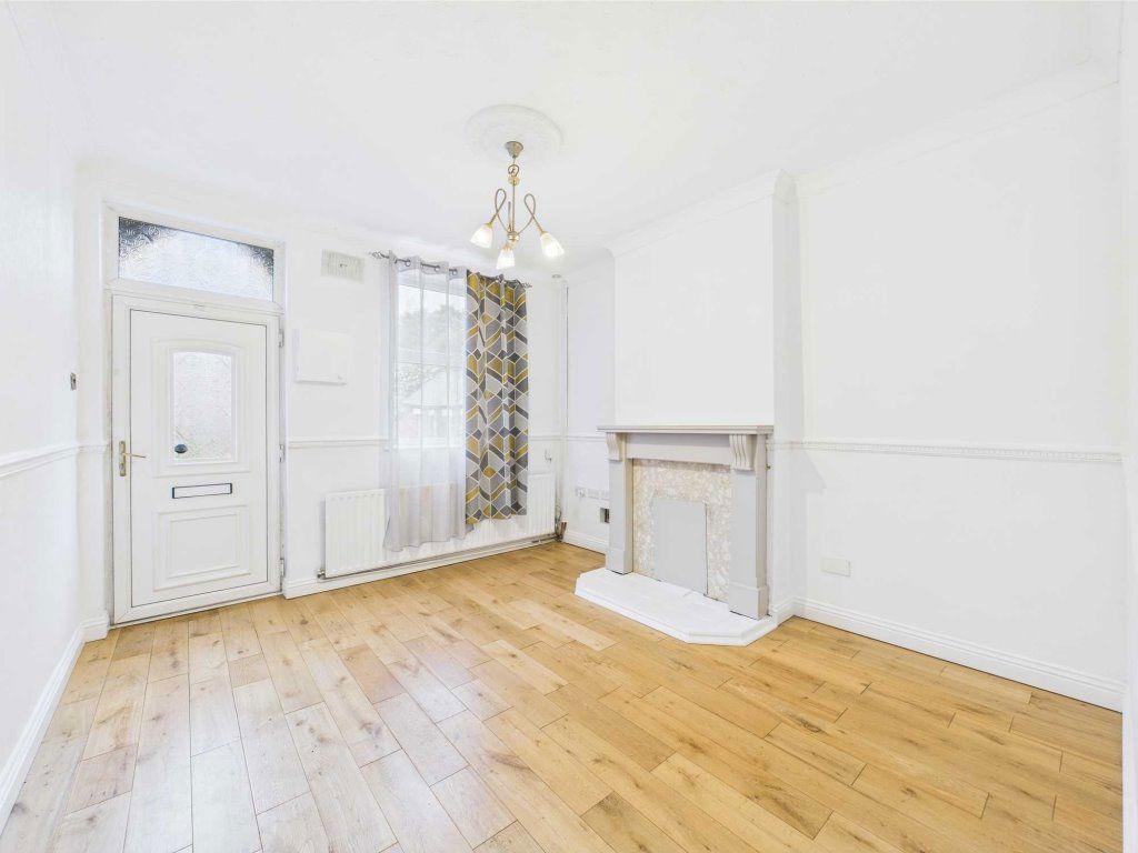 Armstrong Terrace, Pontefract, WF8 2 bed terraced house to rent - £700 ...