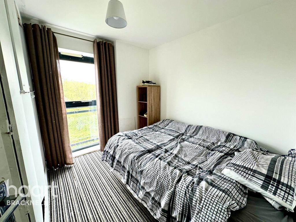 Mount Lane, BRACKNELL 2 bed flat - £1,300 pcm (£300 pw)