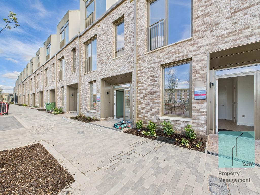 Appleton Way, Cambridge CB3 3 bed townhouse - £3,250 pcm (£750 pw)