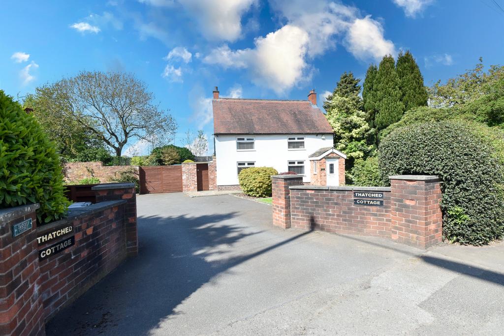 Thatched Cottage, Manchester Road... 4 bed detached house - £500,000
