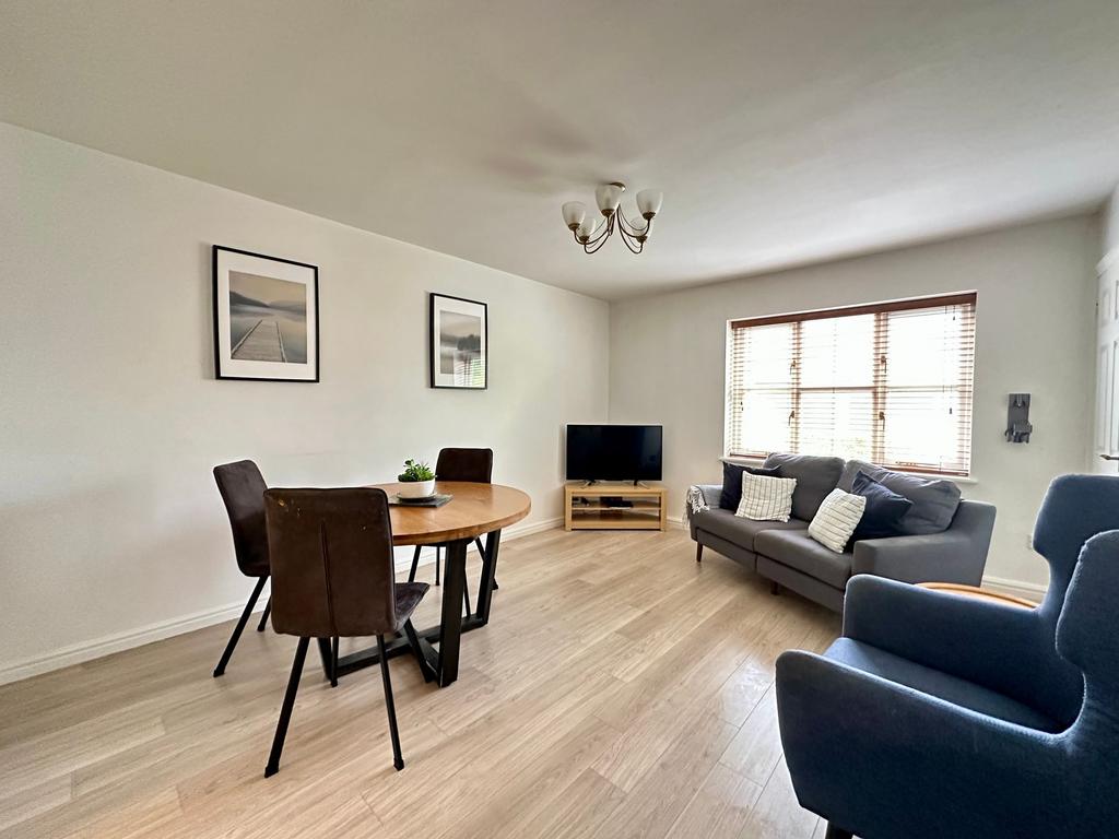 Bridge Street, Basildon SS15 2 bed ground floor flat - £260,000