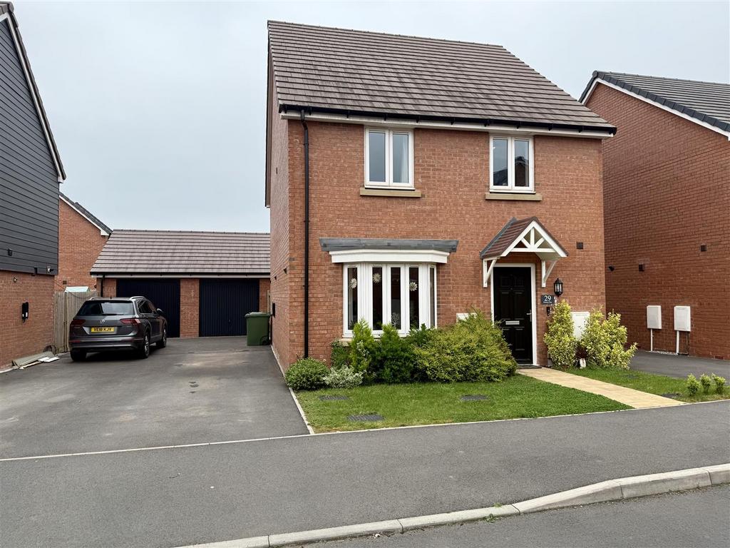 Romney Way, Kingstone, Hereford 4 bed detached house - £335,000