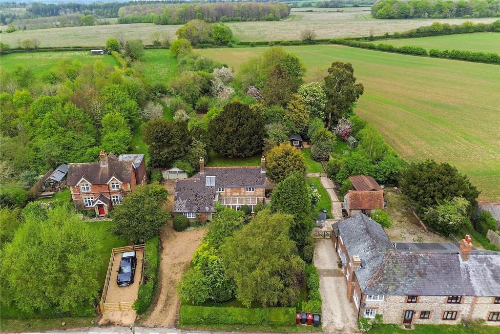 Forestside, Rowland's Castle... 4 bed equestrian property - £1,250,000