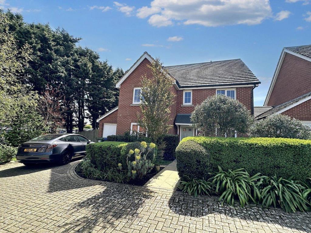 Flint Way, Peacehaven, BN10 8GN 5 bed detached house for sale - £525,000