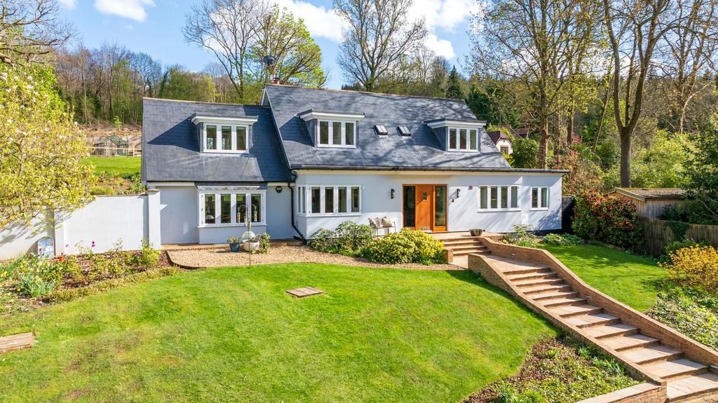 Green Dene, East Horsley, KT24 5 bed detached house for sale - £1,750,000