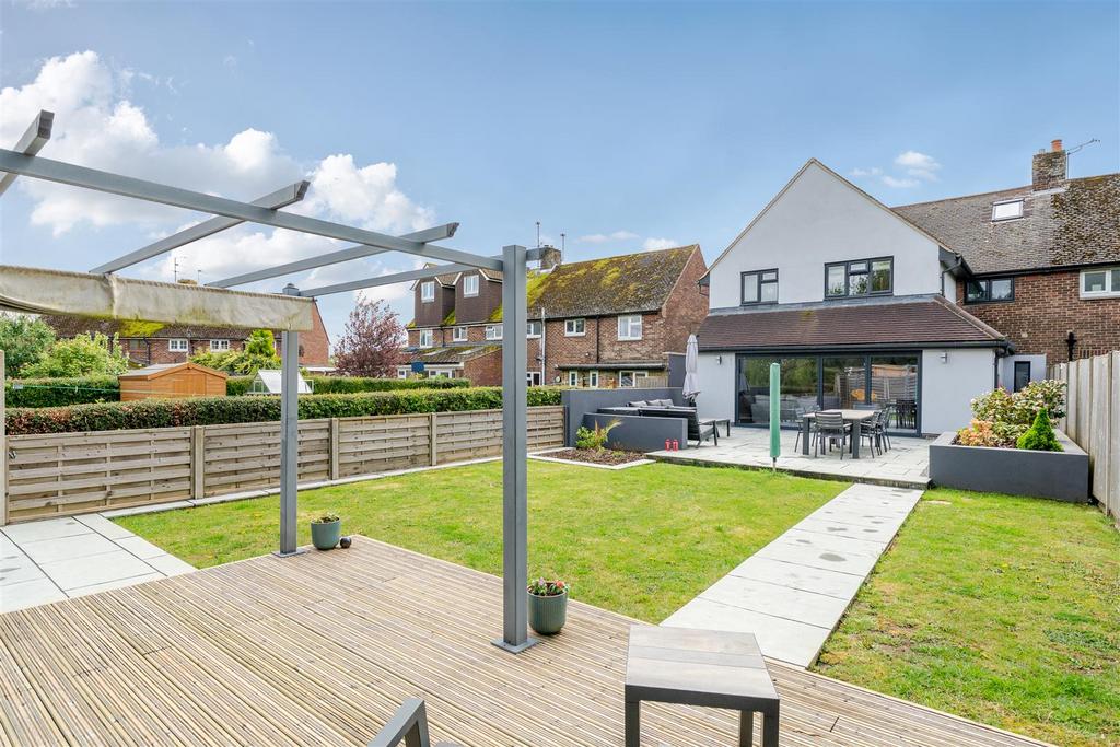 Church Road, Studham 4 bed semi-detached house for sale - £675,000