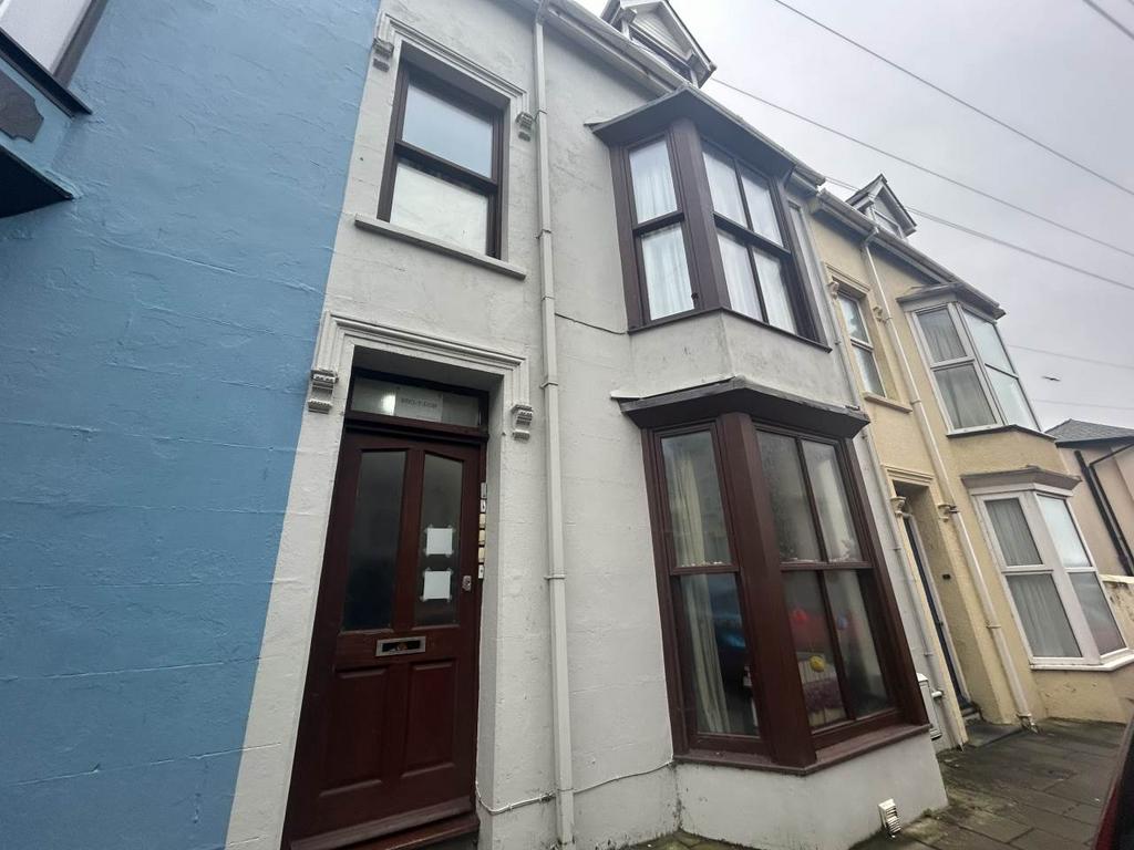 Sea View Place, ABERYSTWYTH SY23 2 bed flat - £900 pcm (£208 pw)