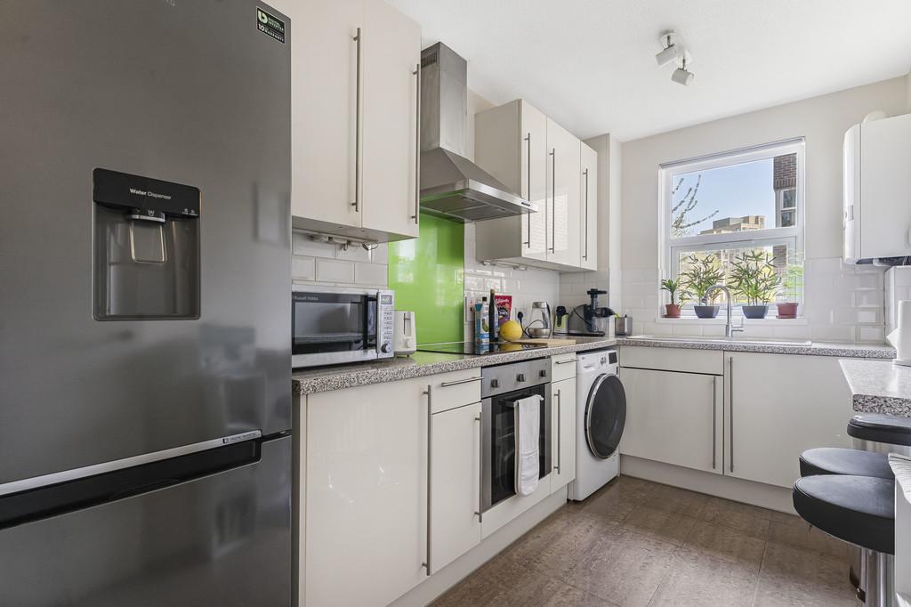 Dingwall Road, East Croydon 1 bed apartment - £245,000