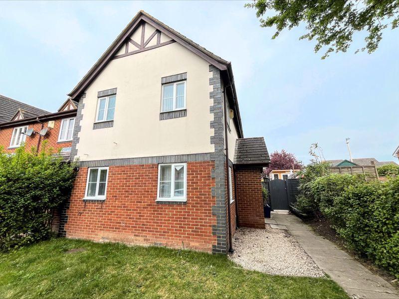 Partridge Way, Aylesbury 1 bed cluster house - £950 pcm (£219 pw)