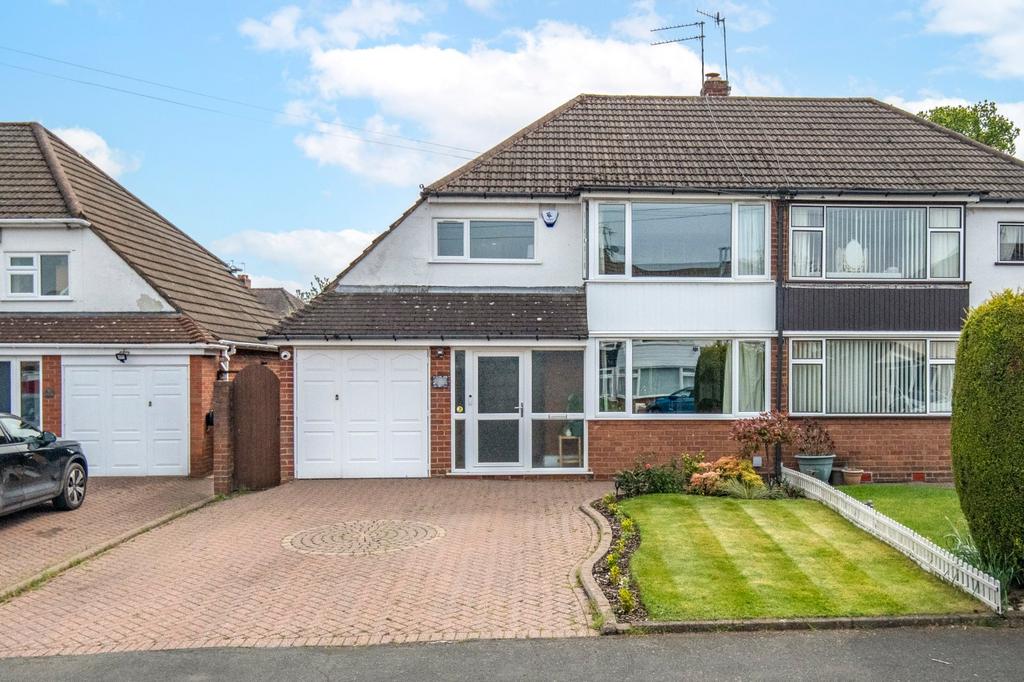 Mayfair, Stourbridge, West Midlands, DY9 3 bed semi-detached house for ...