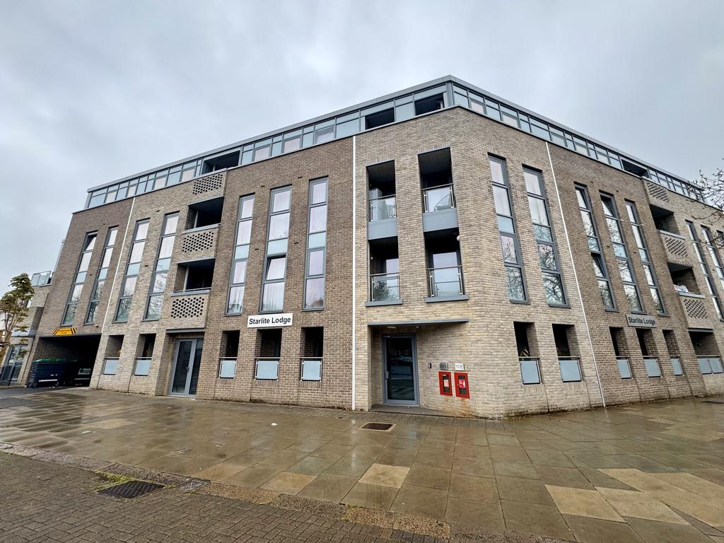 Eastcote Avenue, Greenford UB6 2 bed apartment to rent - £1,800 pcm (£ ...