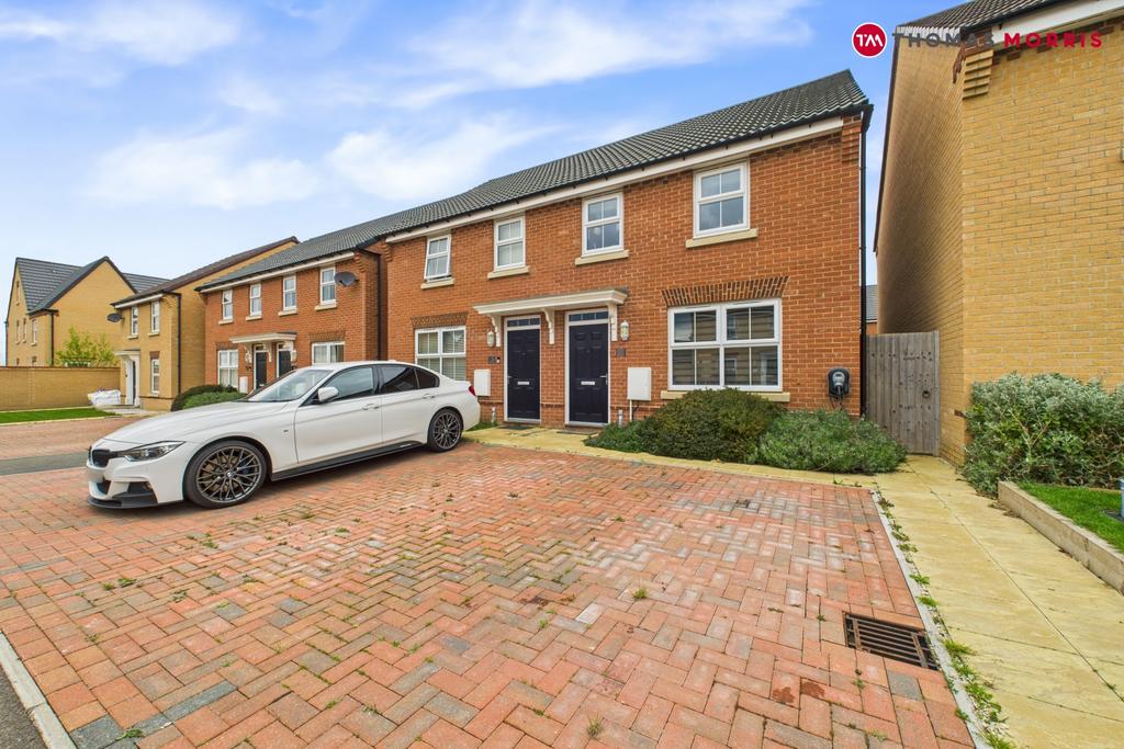 Saxon Way, Huntingdon PE28 3 bed semi-detached house for sale - £270,000