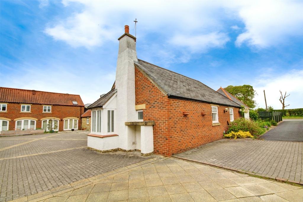 Broom Farm West, Broompark, Durham, DH7 2 bed bungalow for sale - £235,000