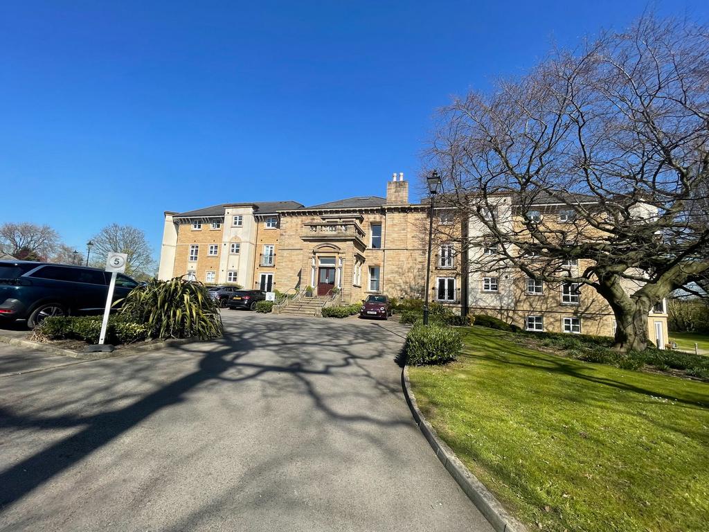 Marmaville Court, Mirfield, WF14 9JS 2 bed flat - £940 pcm (£217 pw)