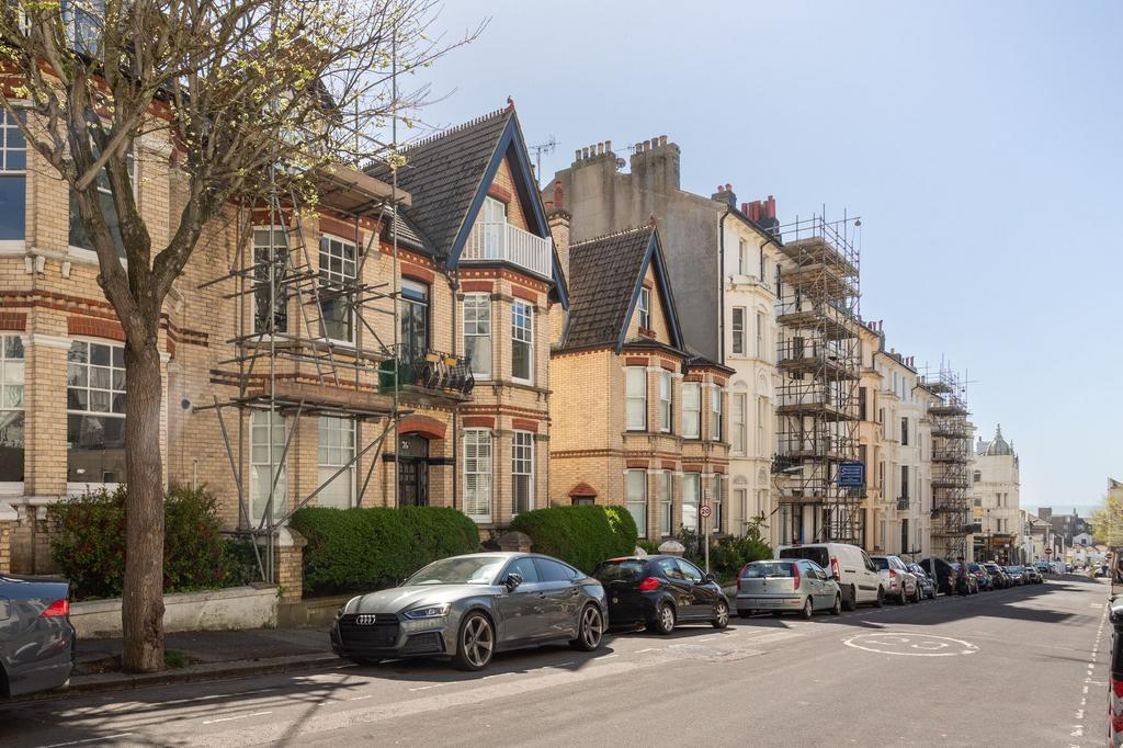 Cambridge Road, Hove, BN3 3 bed ground floor flat for sale - £700,000