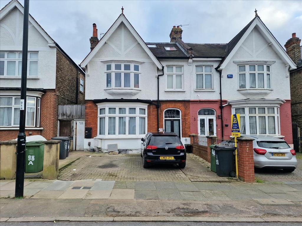 Bellingham Road, London, SE6 3 bed flat for sale - £410,000