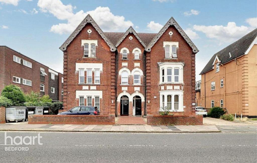 Shakespeare Road, BEDFORD 2 bed flat - £925 pcm (£213 pw)