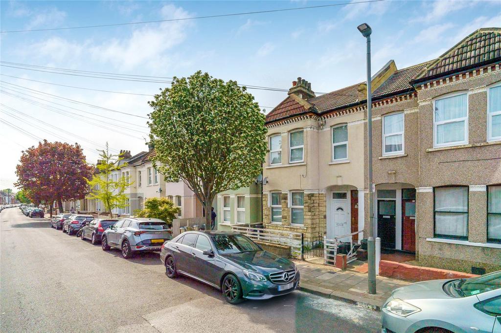 Leverson Street, Furzedown, SW16 2 bed maisonette - £325,000