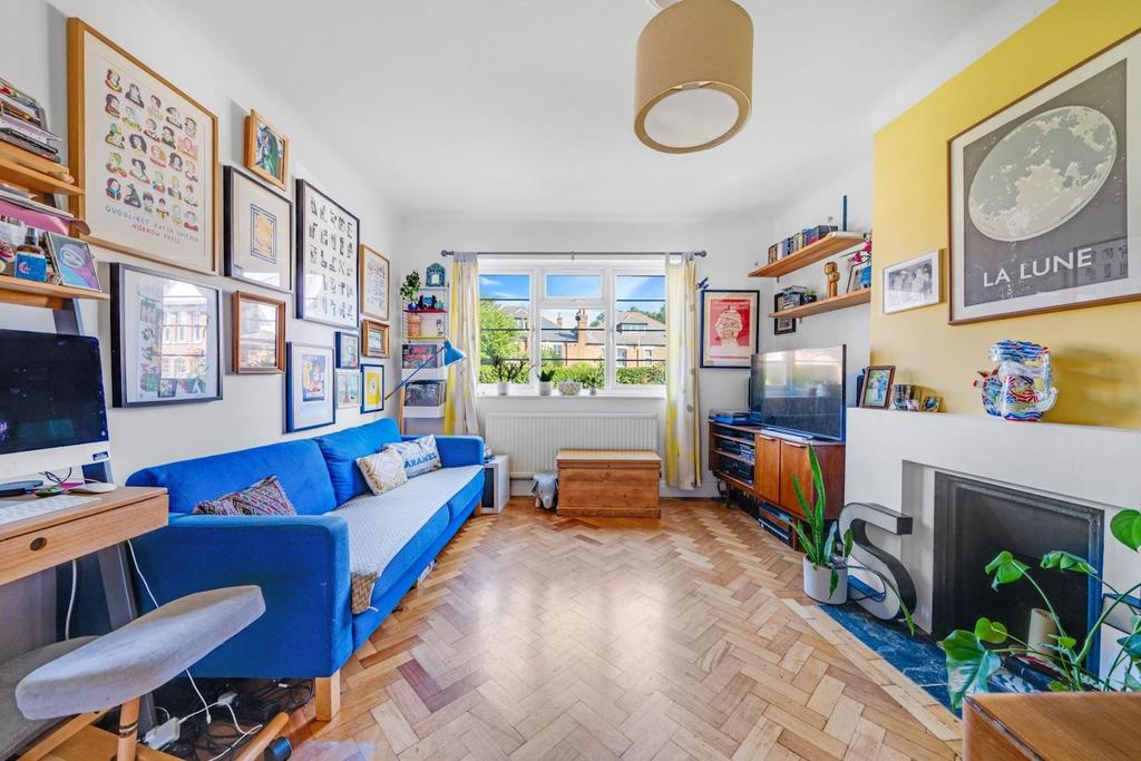 Thorpe Close, Silverdale, London 2 bed flat - £399,999